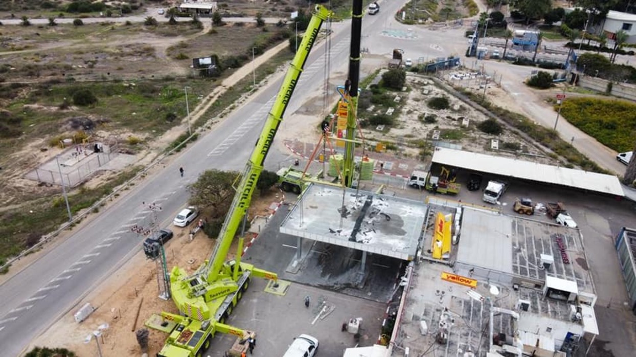 Transporting and lifting security structures - Taavura engineering